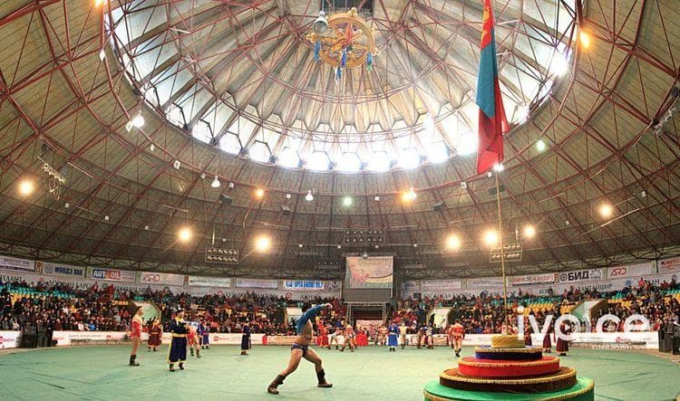 Үндсэн хуулийн өдөрт зориулсан барилдаанд аварга П Бүрэнтөгс арслан Э Оюунболд нарын 139 бөх